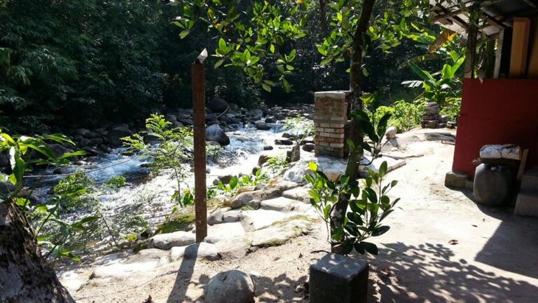 Chalet Tepi Sungai - 7 Chalet Yang Menarik Di Perak - Cuti Viral