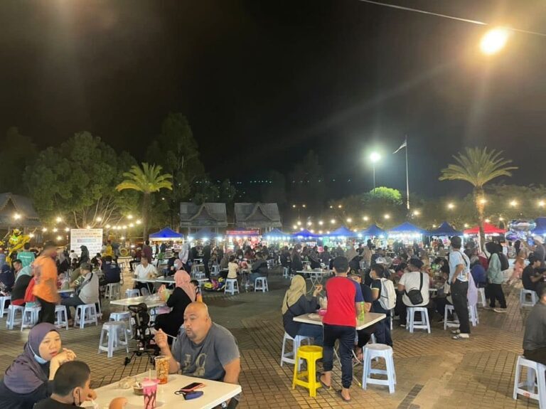 Ley Park Station - Pasar Malam Besar Di Melaka - Cuti Viral