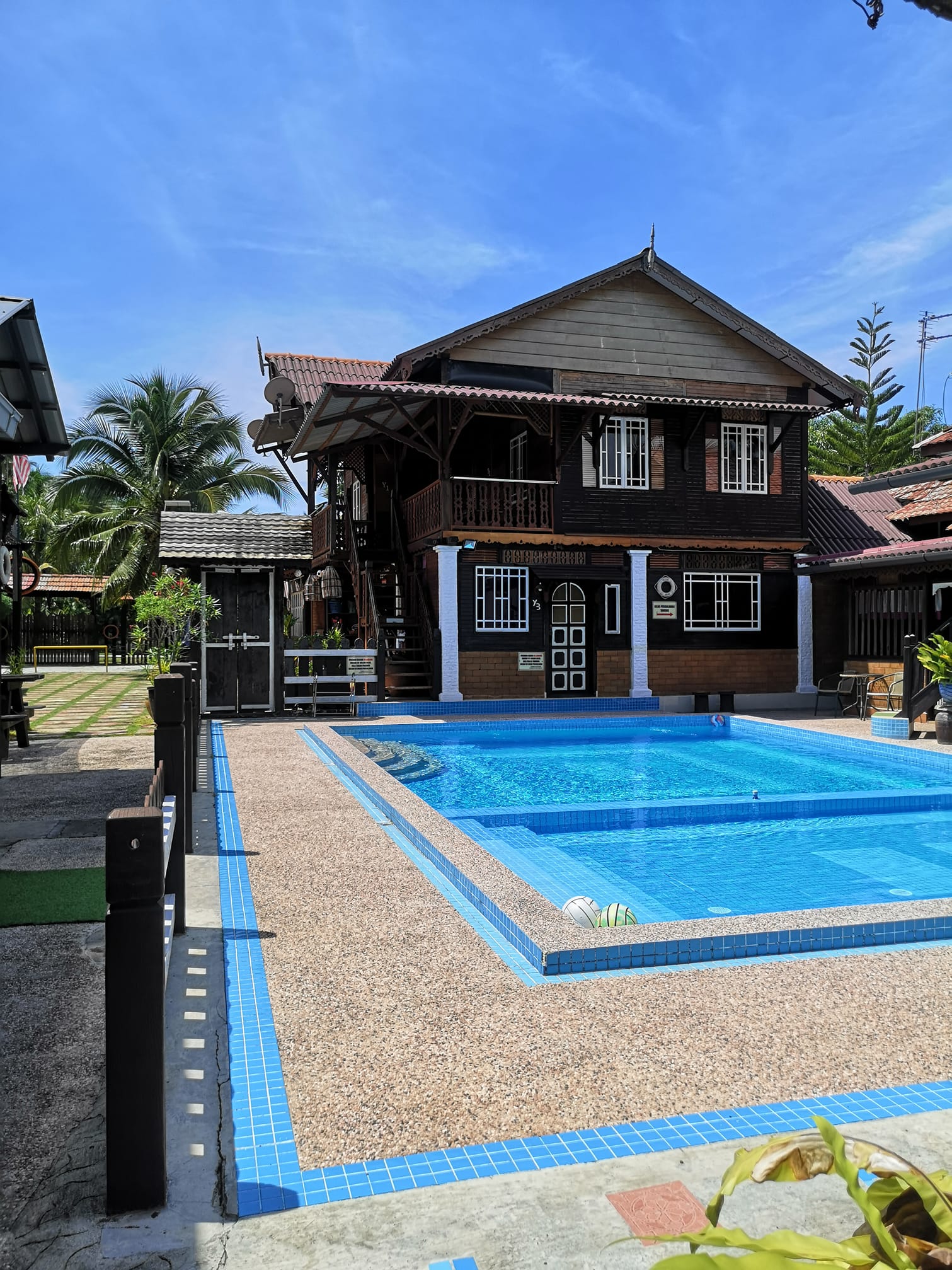 6 Homestay Tanjung Karang - Port Lepak Bersama Keluarga Dilengkapi Kolam Renang - Cuti Viral